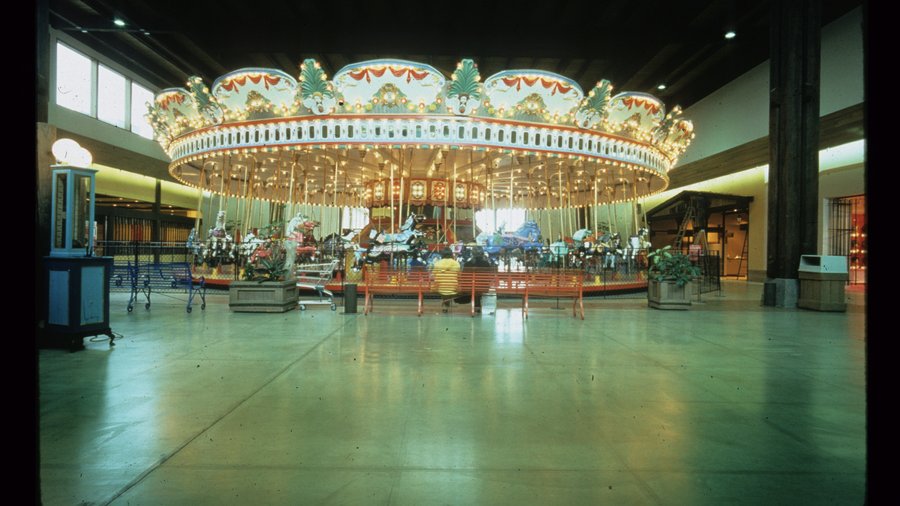Jantzen Beach Carousel satb079
