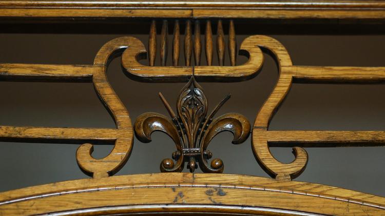 Fleur-de-Lou: How the iconic fleur-de-lis symbol became trendy ...