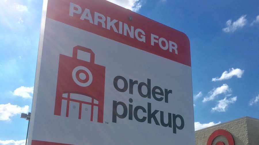 A fast rollout for Target's parking-lot pickup strategy - Minneapolis ...