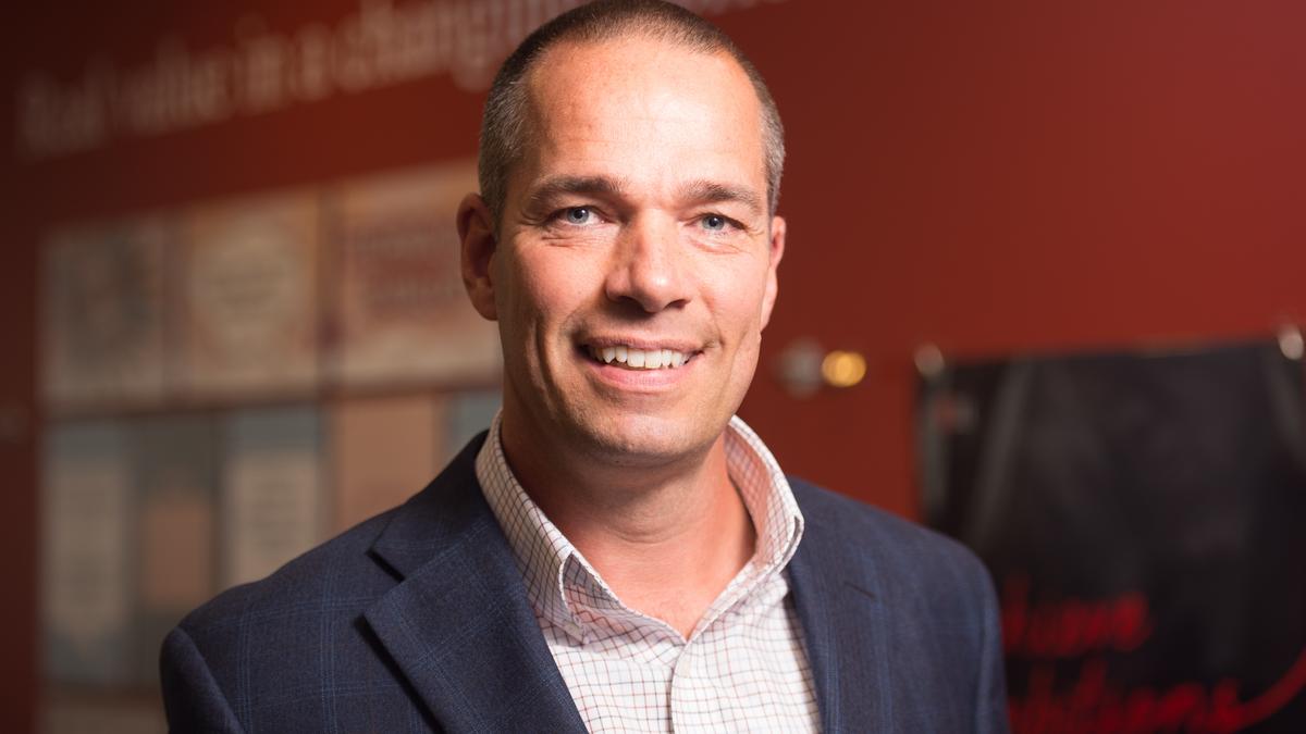 JLL’s Branding: Industrial revolution to continue with e-commerce - St ...