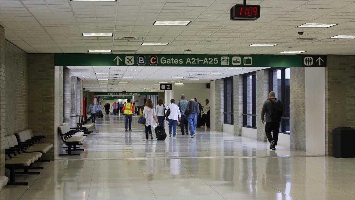 What airline passengers should know about new FAA legislation - Memphis ...