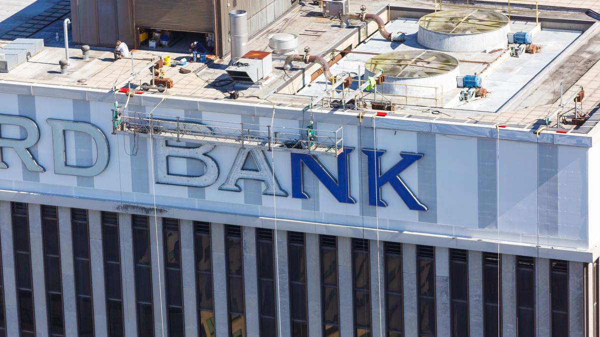 Fifth Third changes look on Cincinnati's Fountain Square: PHOTOS ...