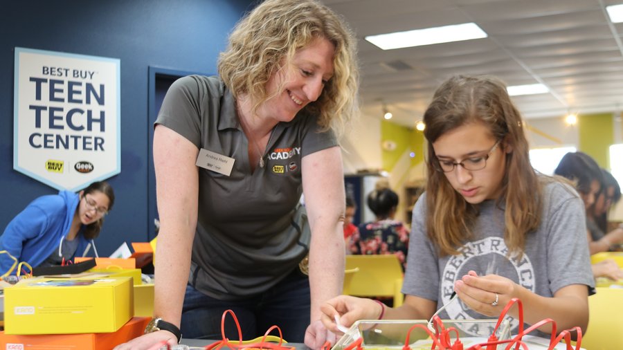 Best Buy expanding teen-tech program - Minneapolis / St. Paul Business ...