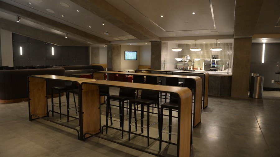 First Look: Atlanta Hawks debut NBA's first-ever courtside bar (Photos ...