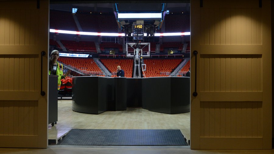 First Look: Atlanta Hawks debut NBA's first-ever courtside bar (Photos ...