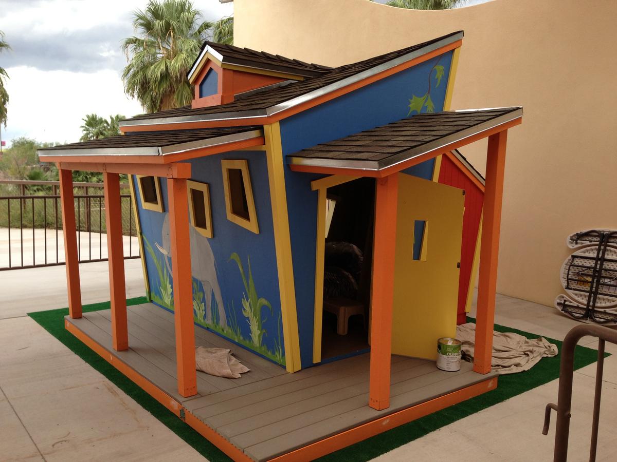 Brookfield Communities builds playhouses for Phoenix Zoo fundraiser ...