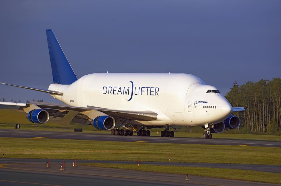 Boeing's extra-jumbo 747 Dreamlifters carry 787 Dreamliners before they ...
