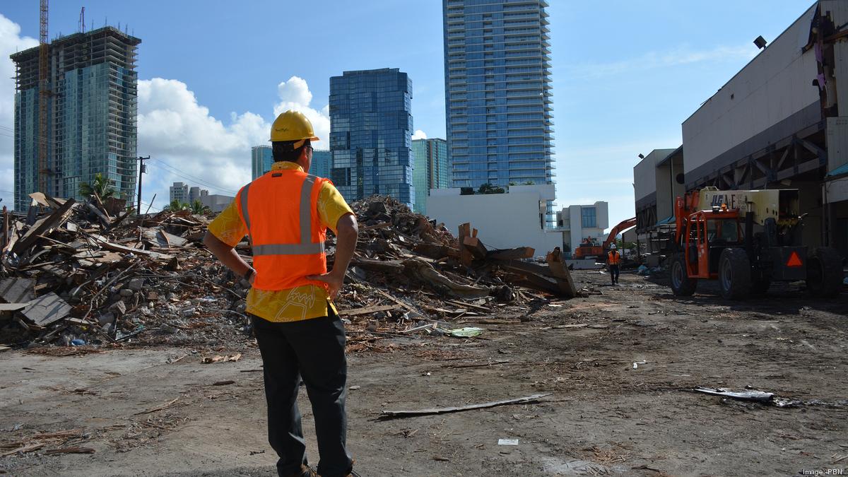 Tour of The Howard Hughes Corp.'s Ward Warehouse in Honolulu under ...