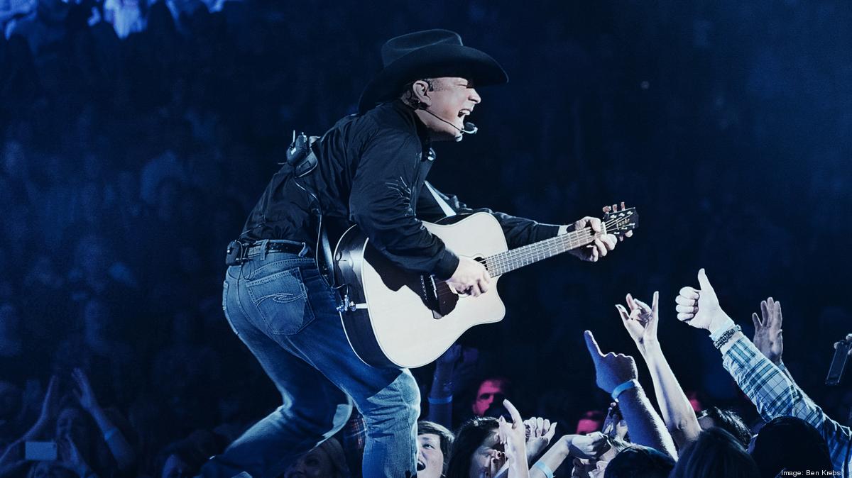 Houston Livestock Show and Rodeo's Garth Brooks concert and barrow ...