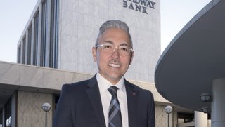 Broadway Bank CEO David Bohne hires new technology-centric innovation ...