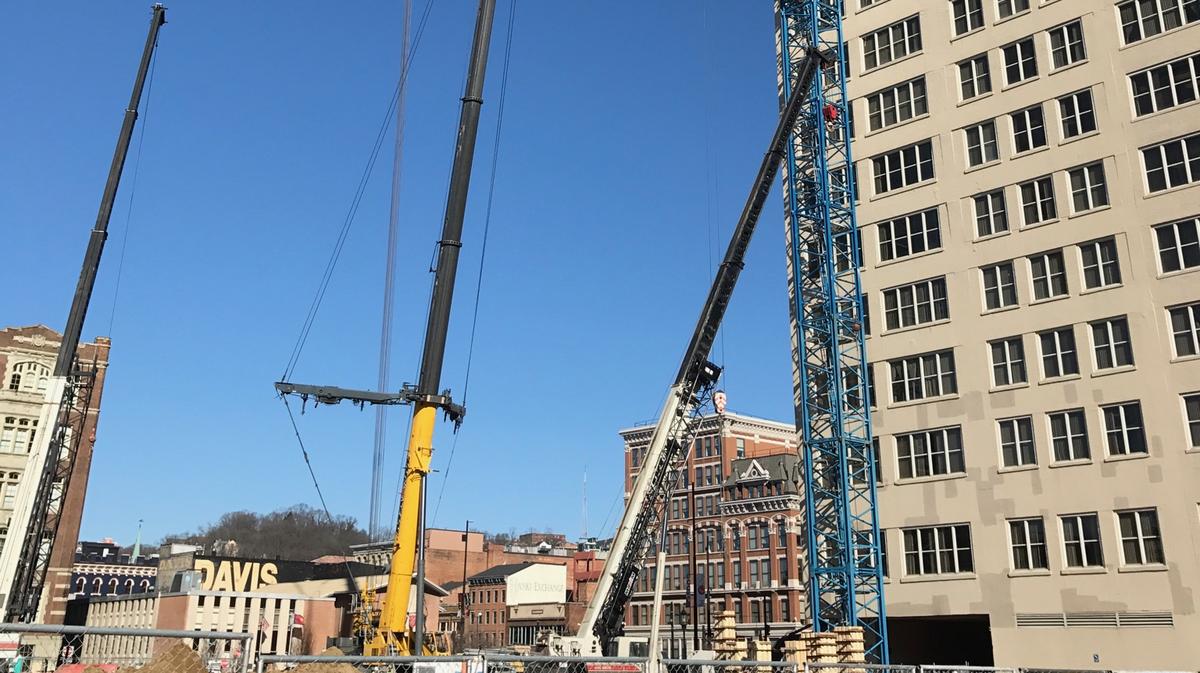 Turner Construction puts up tower crane for $91M Cincinnati development ...