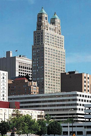 909 Walnut St. building in Kansas City is on the market for $49M ...