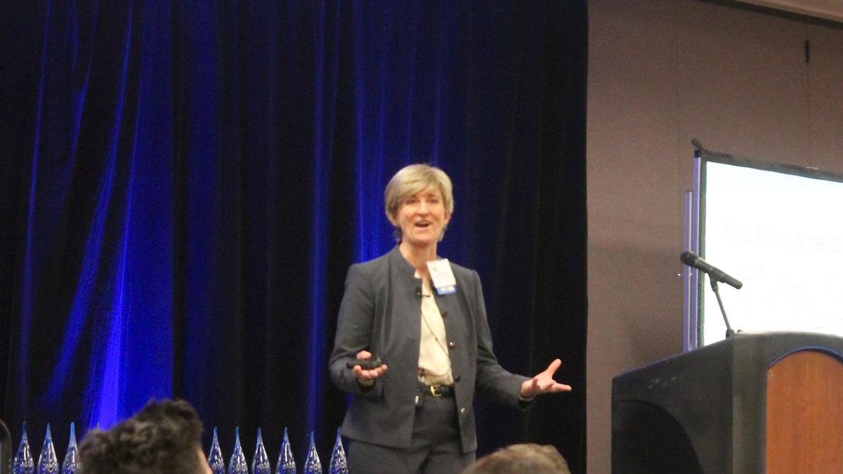 Dina Hannah delivers keynote speech at the 2018 Healthiest Employers ...