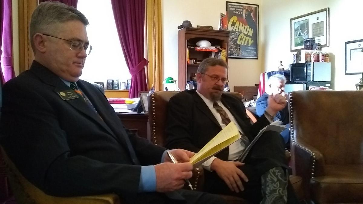 Colorado Senate Republicans push through public-pension reform without ...