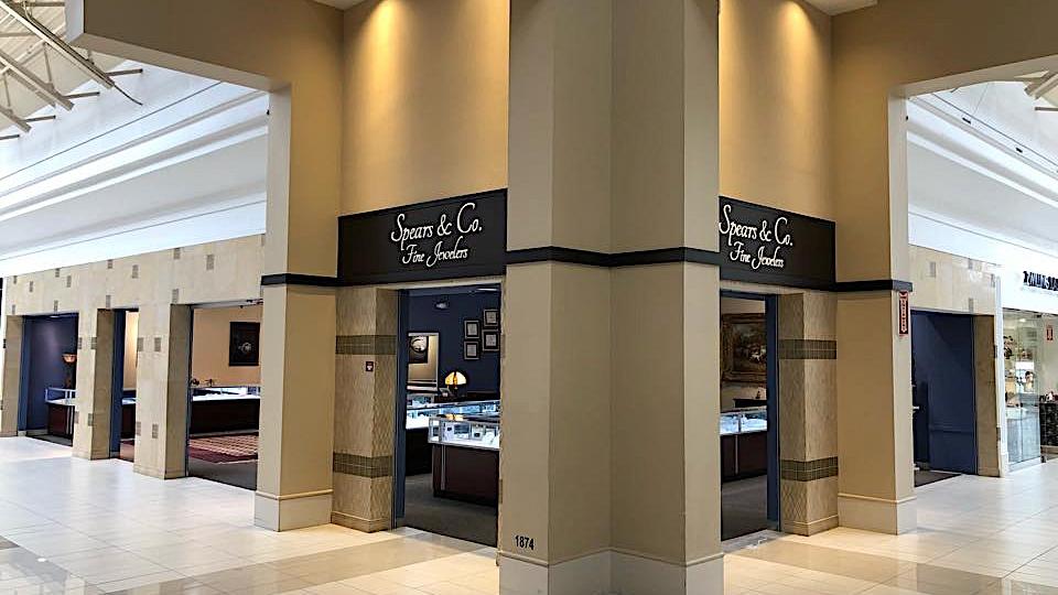 Fashion Outlets welcomes jeweler to shopping mall - Buffalo Business First