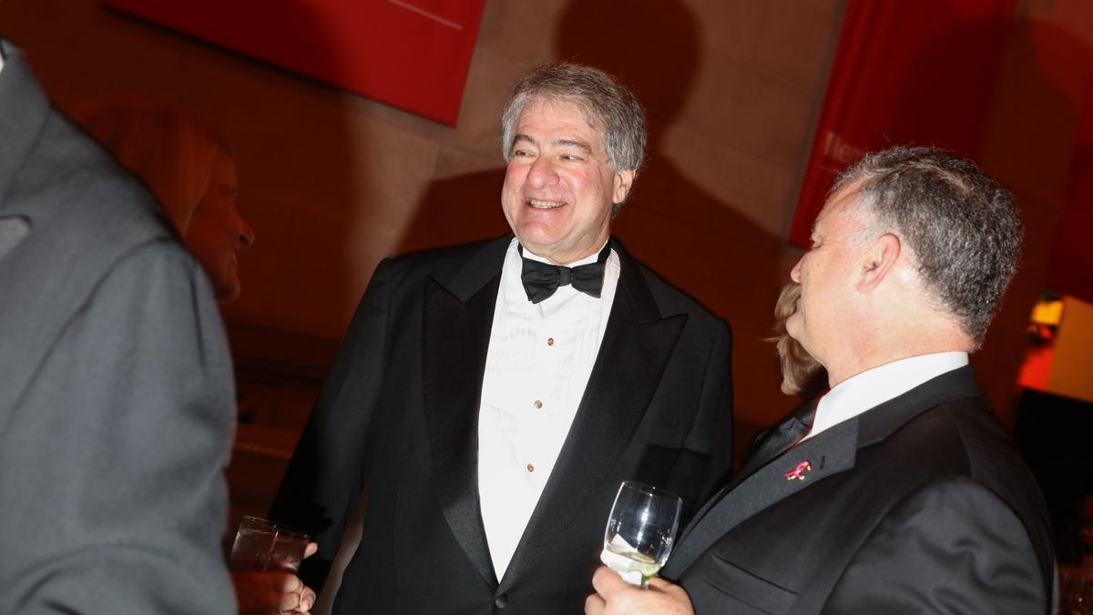 Leon Black's Apollo considers Tronc takeover on heels of layoffs - New ...