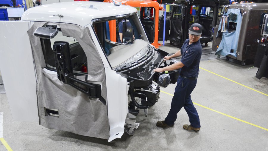 Peterbilt Manufacturing DSC 0700