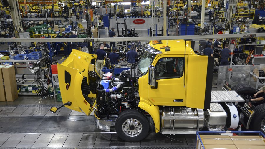 Peterbilt Manufacturing DSC 0549