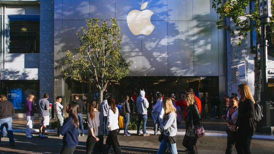 Apple shares jump as Q2 2018 earnings beat expectations and as it plan ...