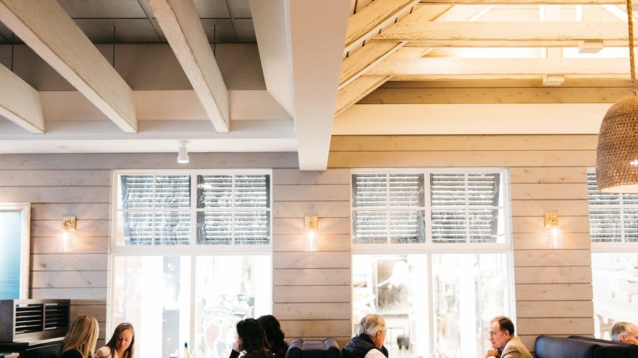 Cov Coastal American Eatery brings a Nantucket vibe to Edina Galleria ...