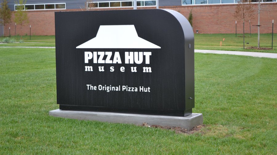 Pizza Hut co-founder Frank Carney has died at the age of 82 - Wichita ...