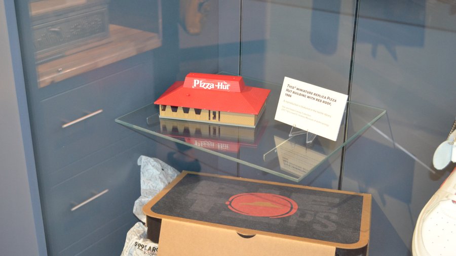 Pizza Hut co-founder Frank Carney has died at the age of 82 - Wichita ...