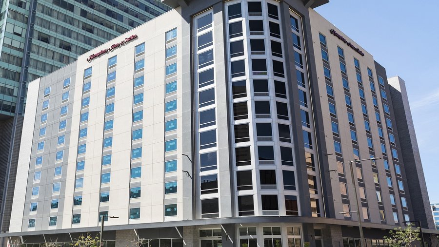 New Hampton Inn in downtown Phoenix opens doors, sold to REIT - Phoenix ...
