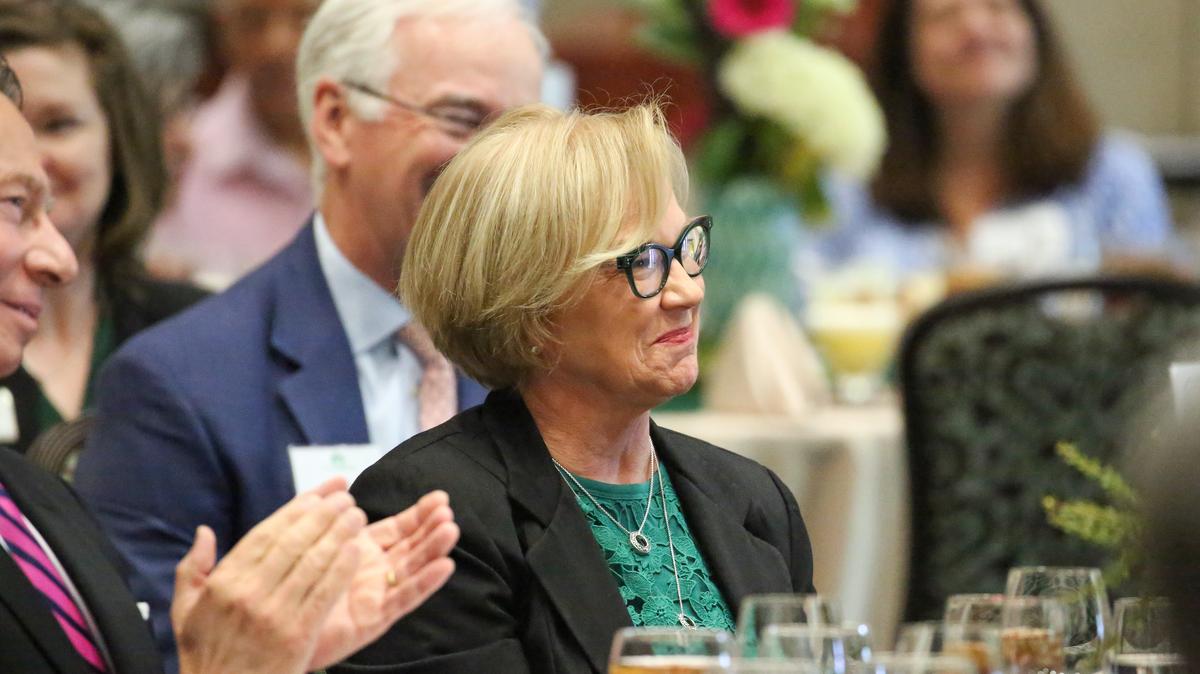 Bank of America's Cathy Bessant receives UNC Charlotte Distinguished ...