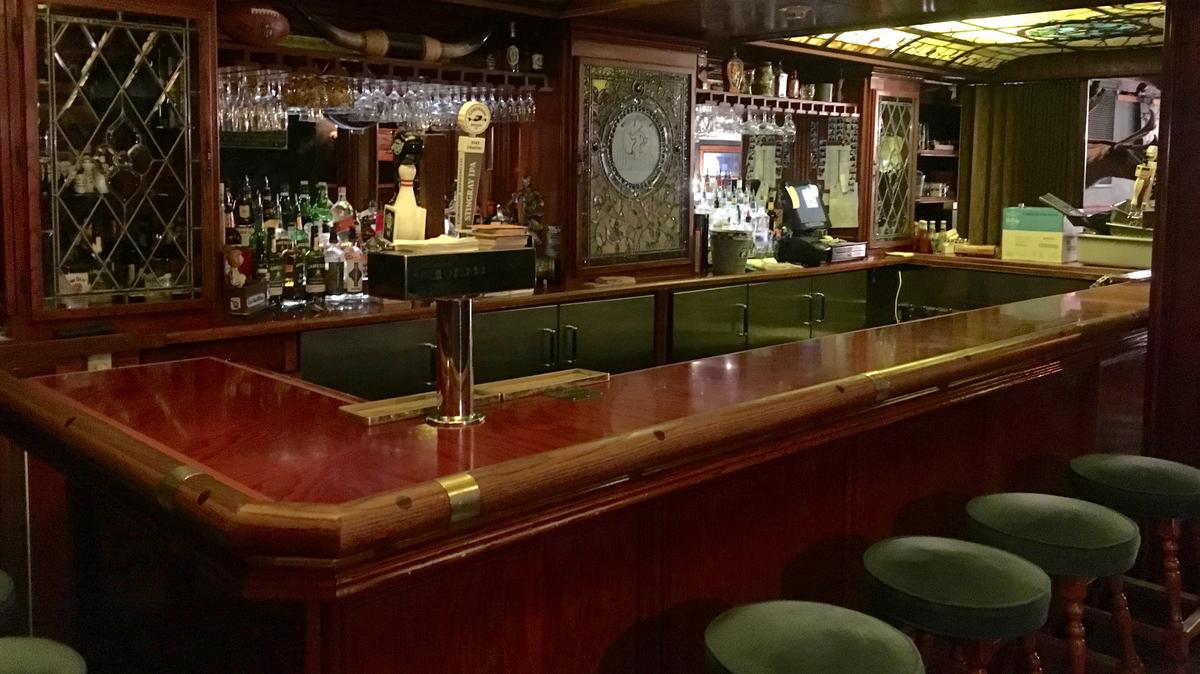 Revamped Mortimer's in Minneapolis has new menu, live music and pinball ...