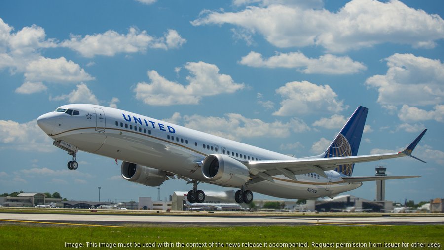 United Airline's new Boeing 737 MAX 9 takes first flight from Houston ...