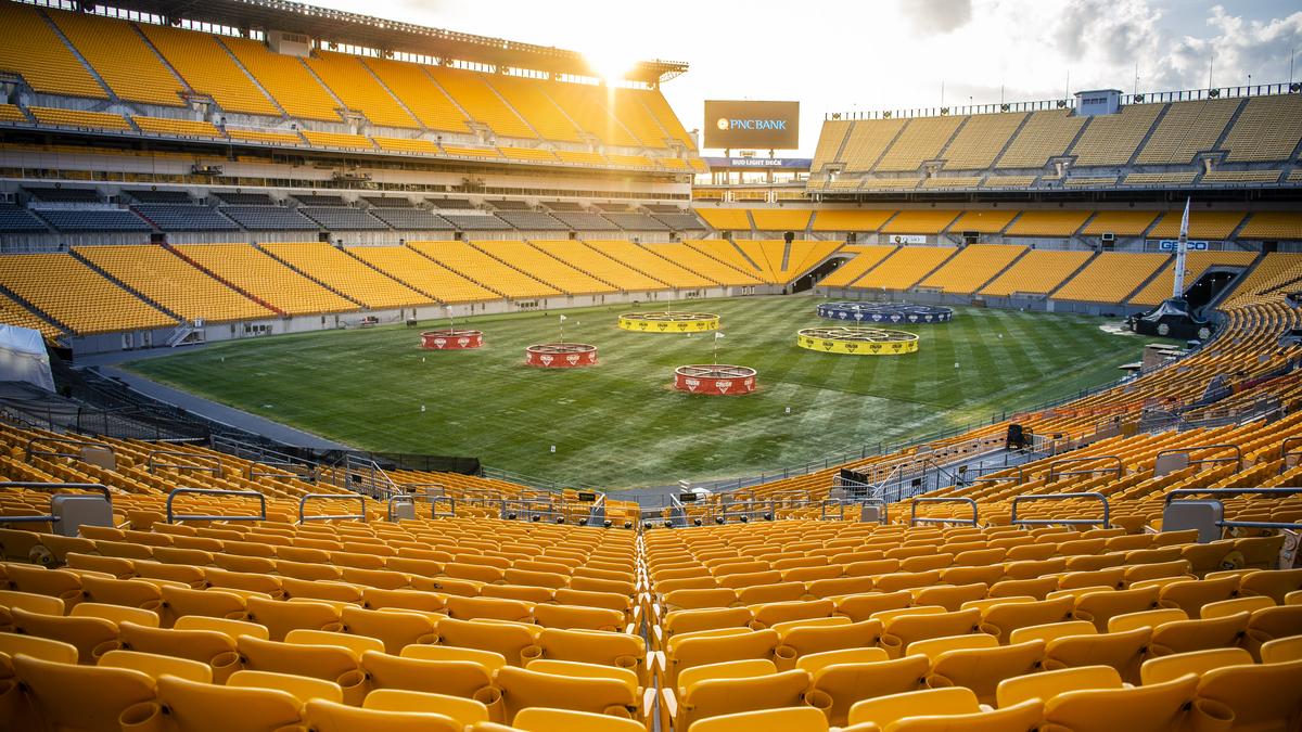 Photos: Franco Harris takes a whack at Topgolf Crush - Pittsburgh ...