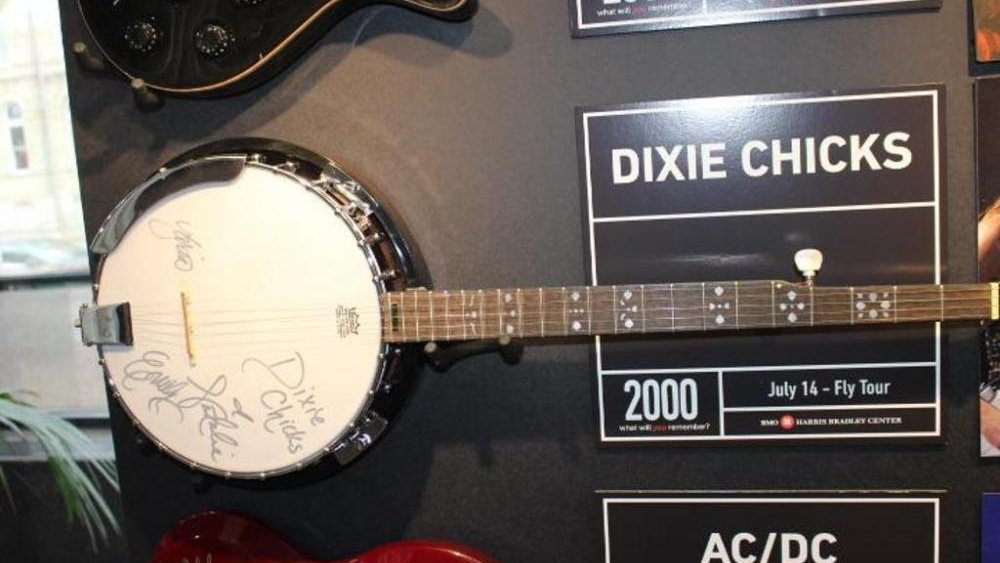 Prince guitar goes for highest bid at Milwaukee's BMO Harris Bradley ...