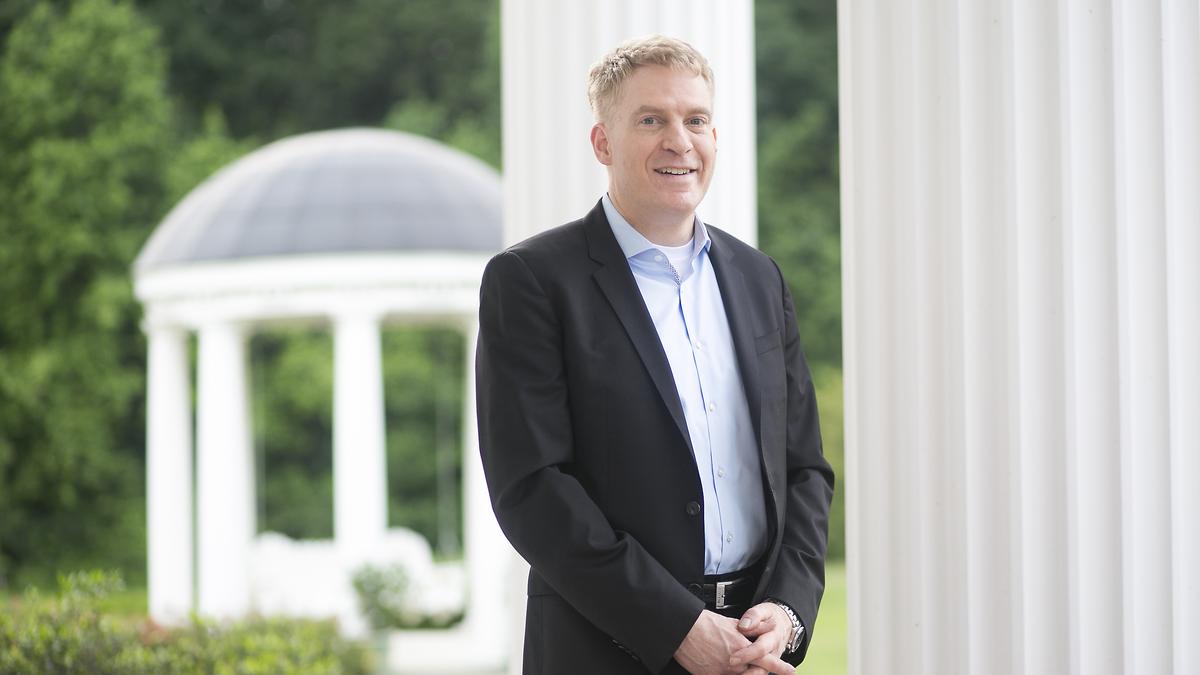 Convicted billionaire Greg Lindberg tries to delay prison sentence ...