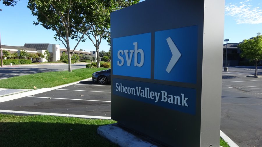 Silicon Valley Bank shares plunge more than 50% as alarm spreads ...