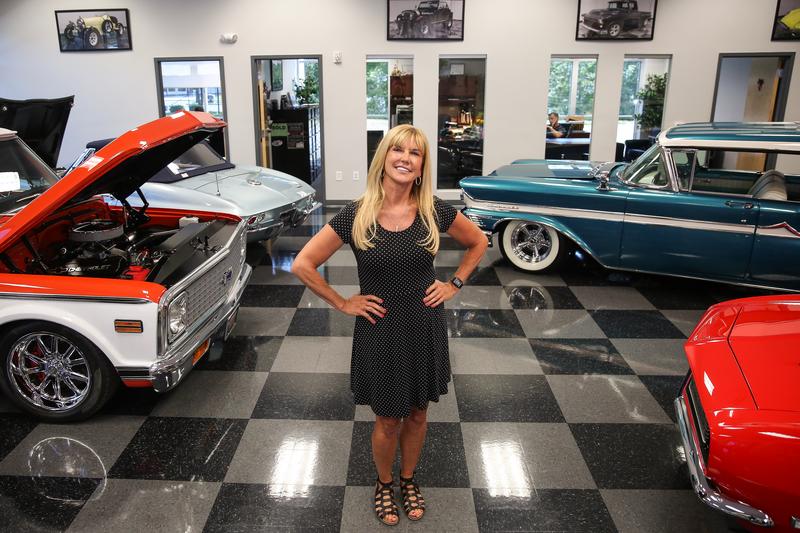 Streetside Classics - Bizwomen