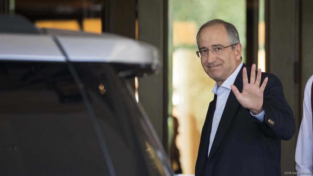 Comcast CEO Brian Roberts' compensation package rises 11% in 2023 ...