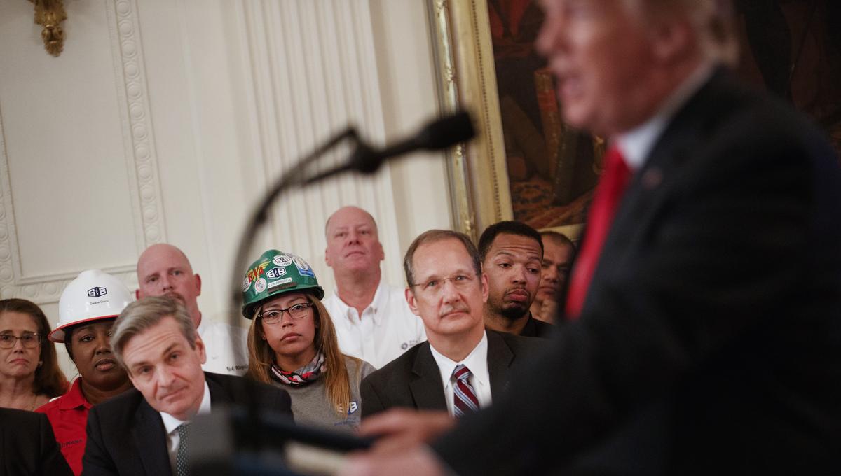 Amid worker shortage, President Donald Trump signs job training order ...