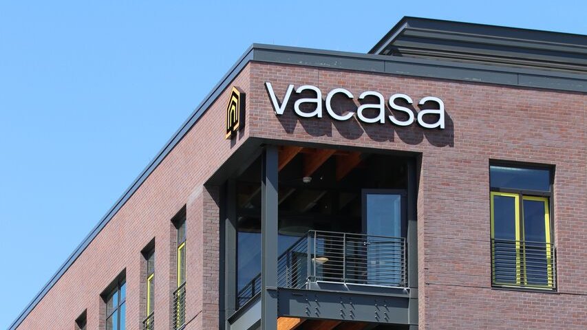 Vacasa announces 800 layoffs as hedge fund moves in - Portland Business ...