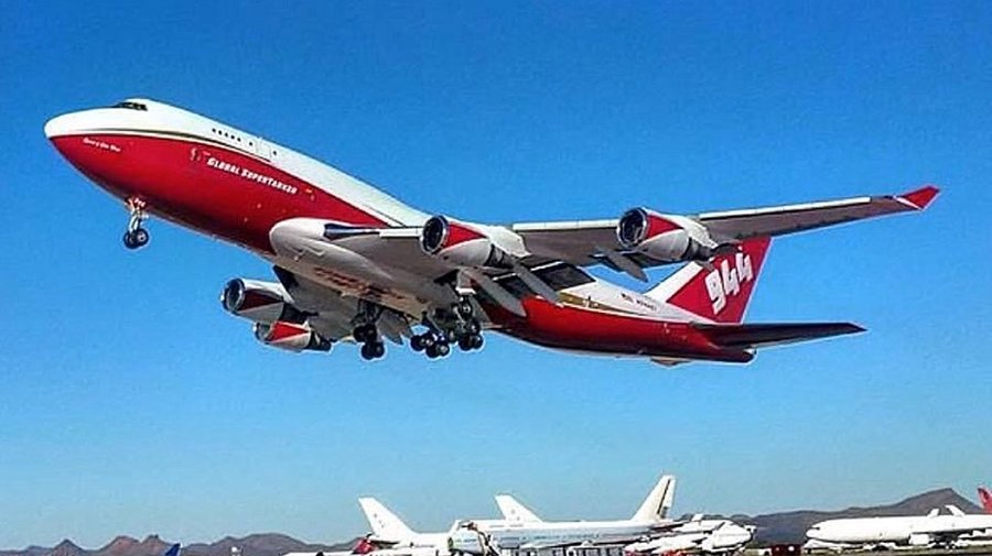 Global SuperTanker takeoff