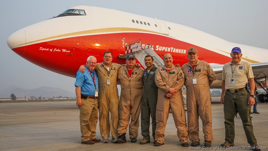 Global SuperTanker Boeing 747 takes on California wildfires (Photos ...
