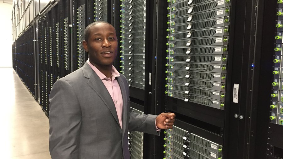 Apple gives a unique tour inside its $2 billion Arizona Data & Global ...