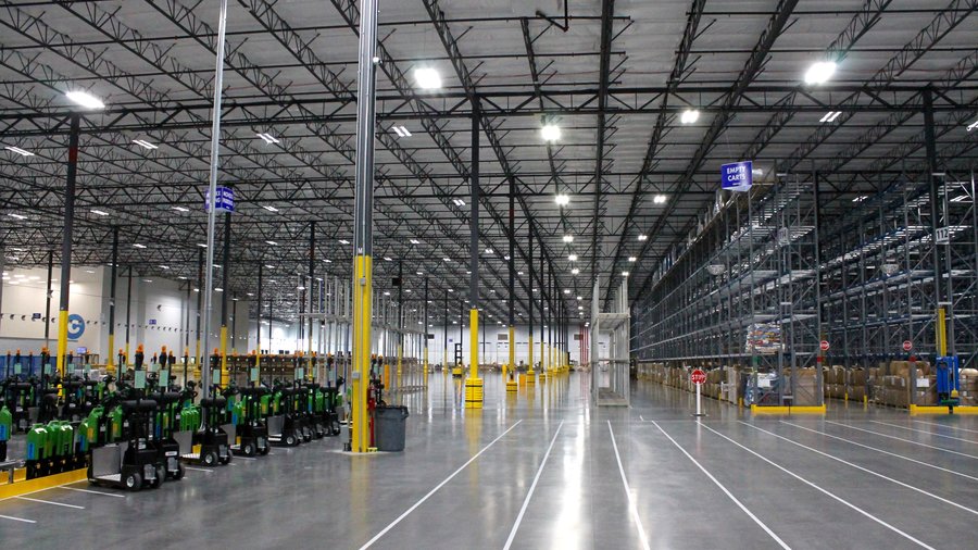 Look inside Chewy's 800,000-square-foot distribution center in the West ...
