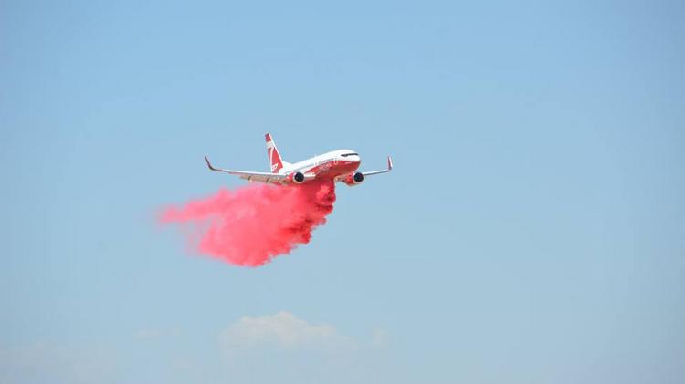 Global SuperTanker Boeing 747 takes on California wildfires (Photos ...