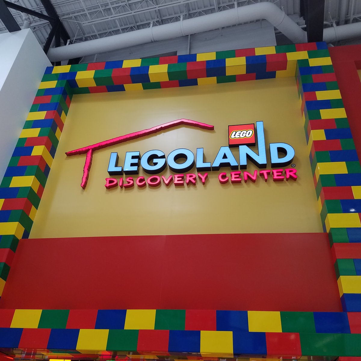 Legoland Discovery Center Logo