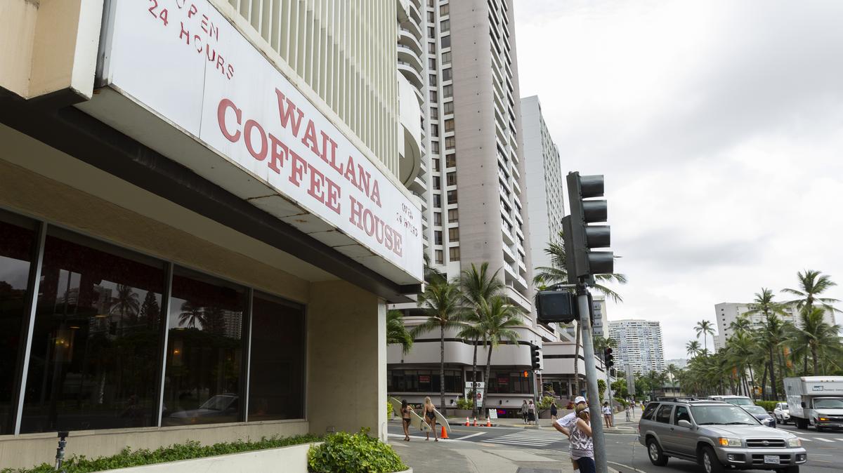 Customers flock to Honolulu's Wailana Coffee House for a final meal ...