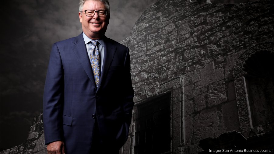 Randy Cain tours Ernst & Young LLP EY operations in San Antonio's Farinon Business Park - San ...