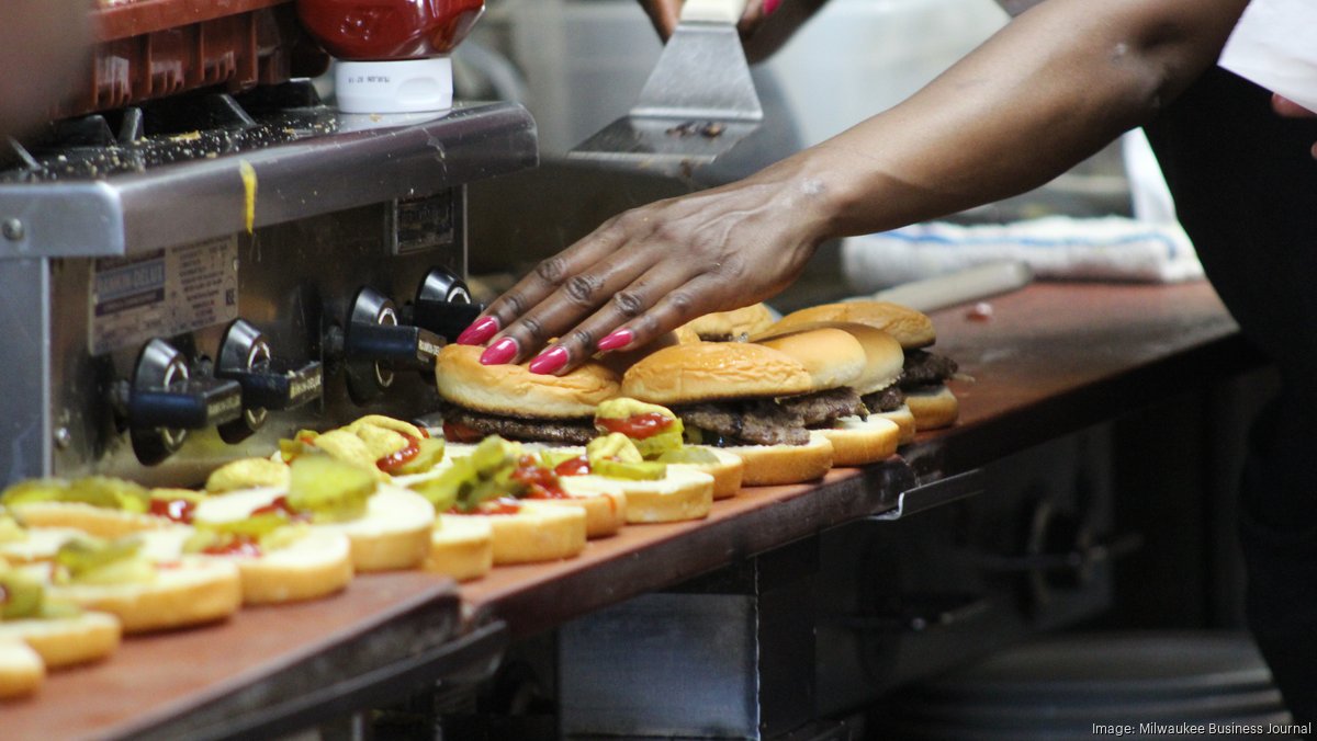 George Webb sets date for burgers giveaway after Brewers' win streak - Milwaukee Business Journal
