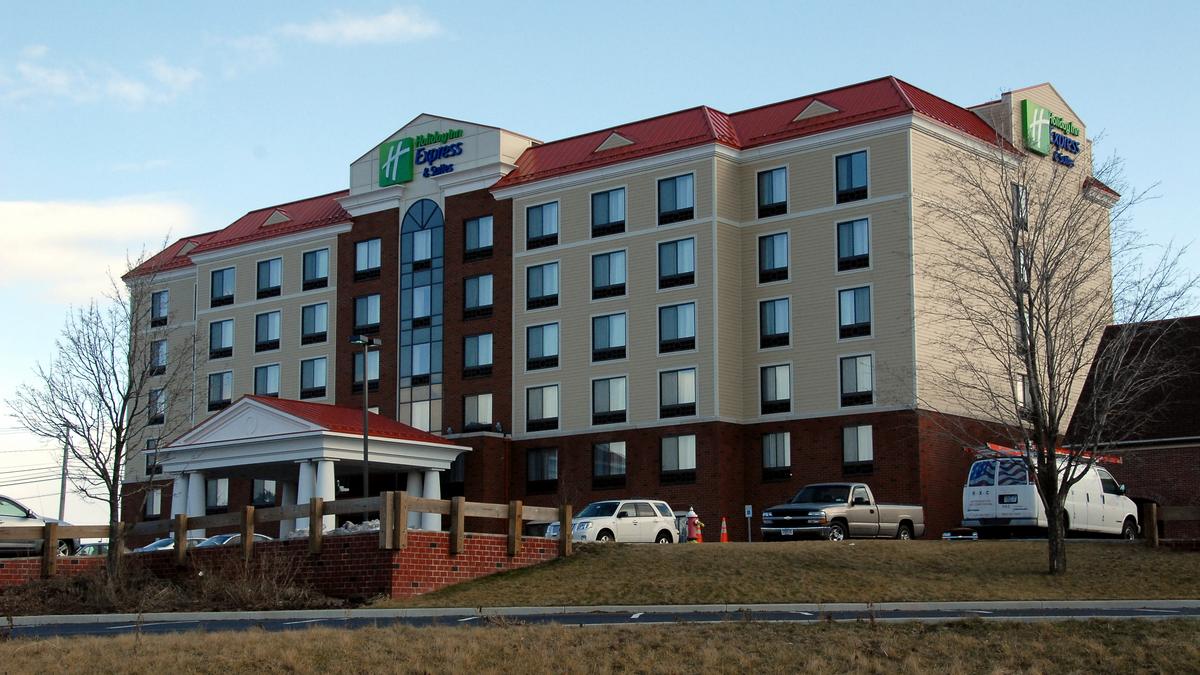 Holiday Inn Express owner sued in lawsuit over tips - Albany Business ...