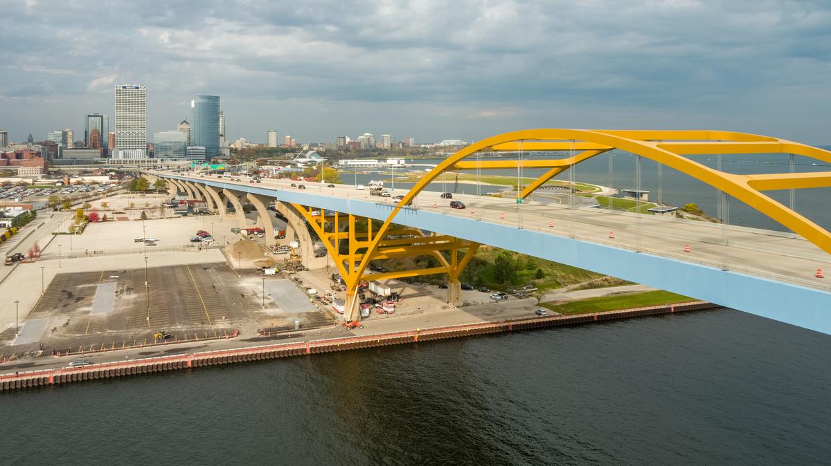 West side of Hoan bridge to be lit this summer - Milwaukee Business Journal