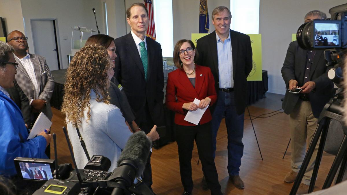 Wyden, Merkley and Brown urge Oregonians to sign up for insurance plans ...